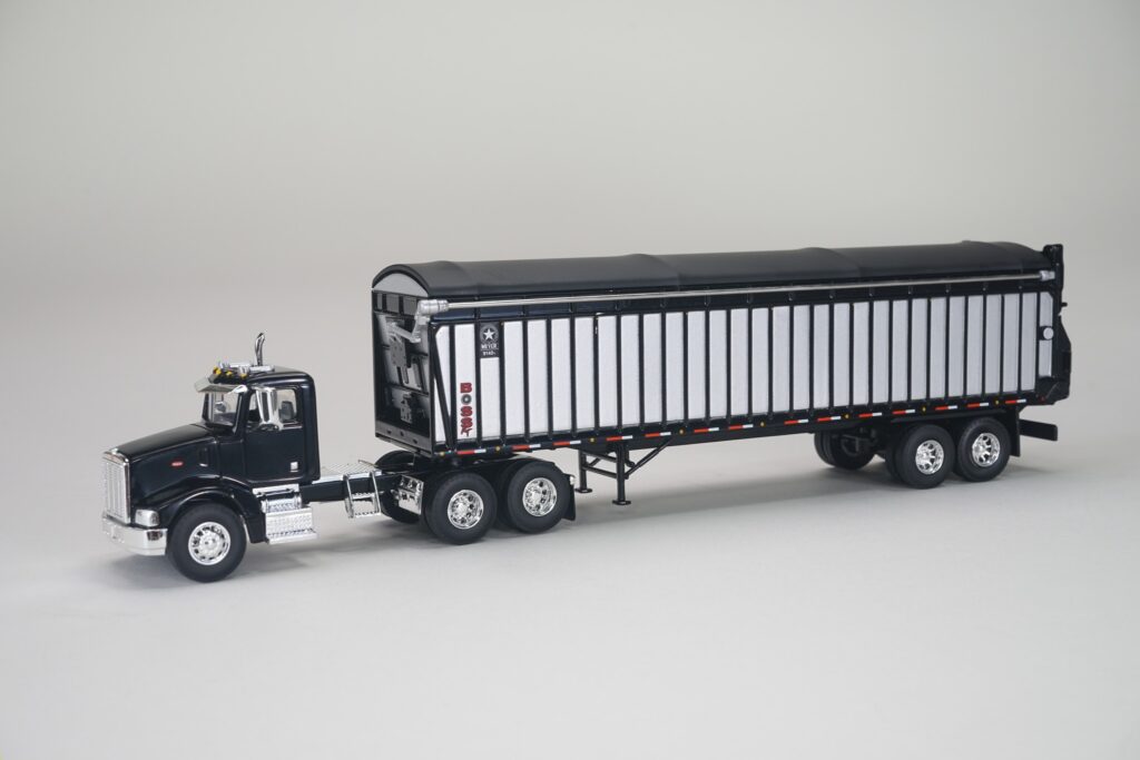 1/64 Meyer 9140RT Boss Forage Trailer With Peterbilt 385 Day Cab Semi ...