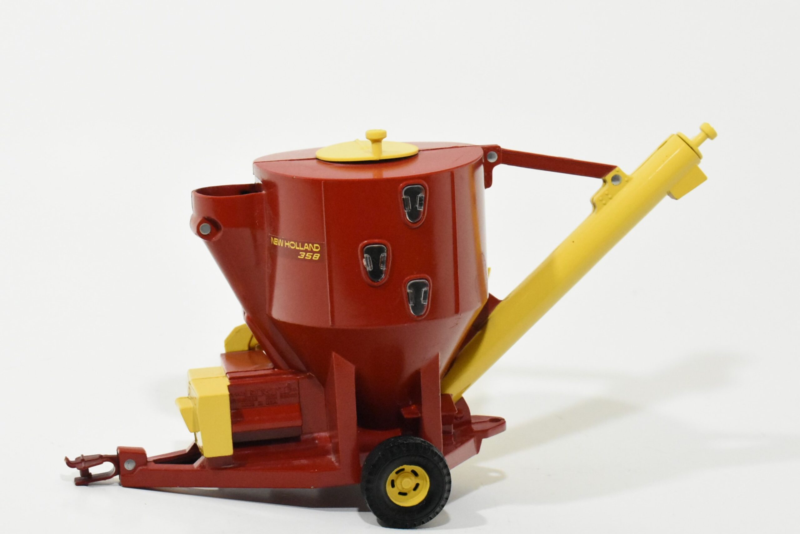 1/16 New Holland 358 Grinder Mixer Mill, Old Style - Dalton's Farm Toys