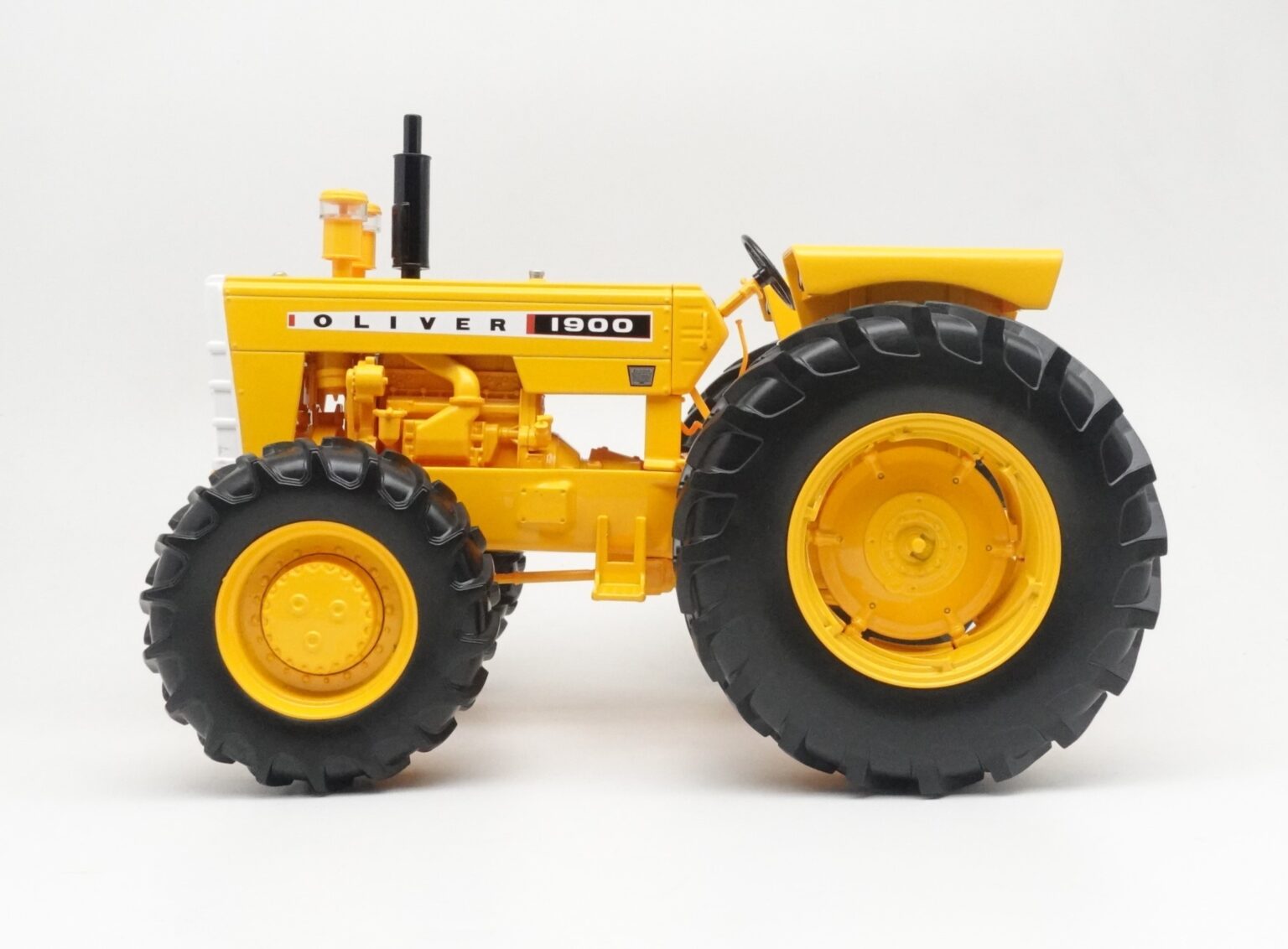 1/16 Oliver 1900 Industrial Tractor, 2025 Heartland Toy Show, 1 of 500 ...