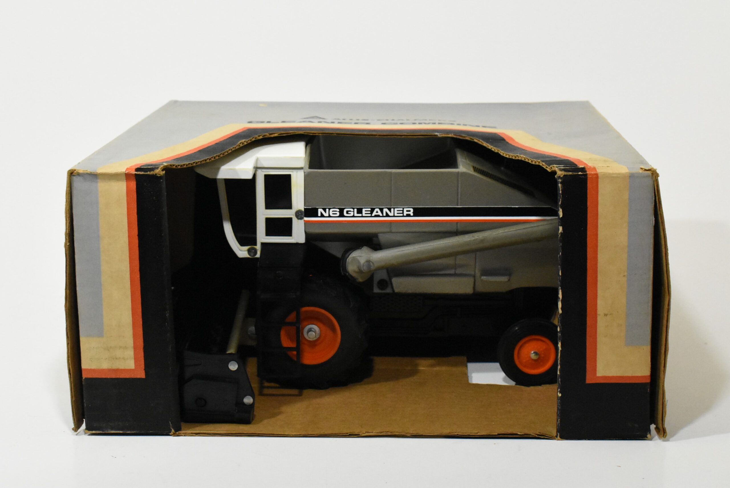 1/24 Allis Chalmers Gleaner N6 Combine With Small Decal - Dalton's Farm ...