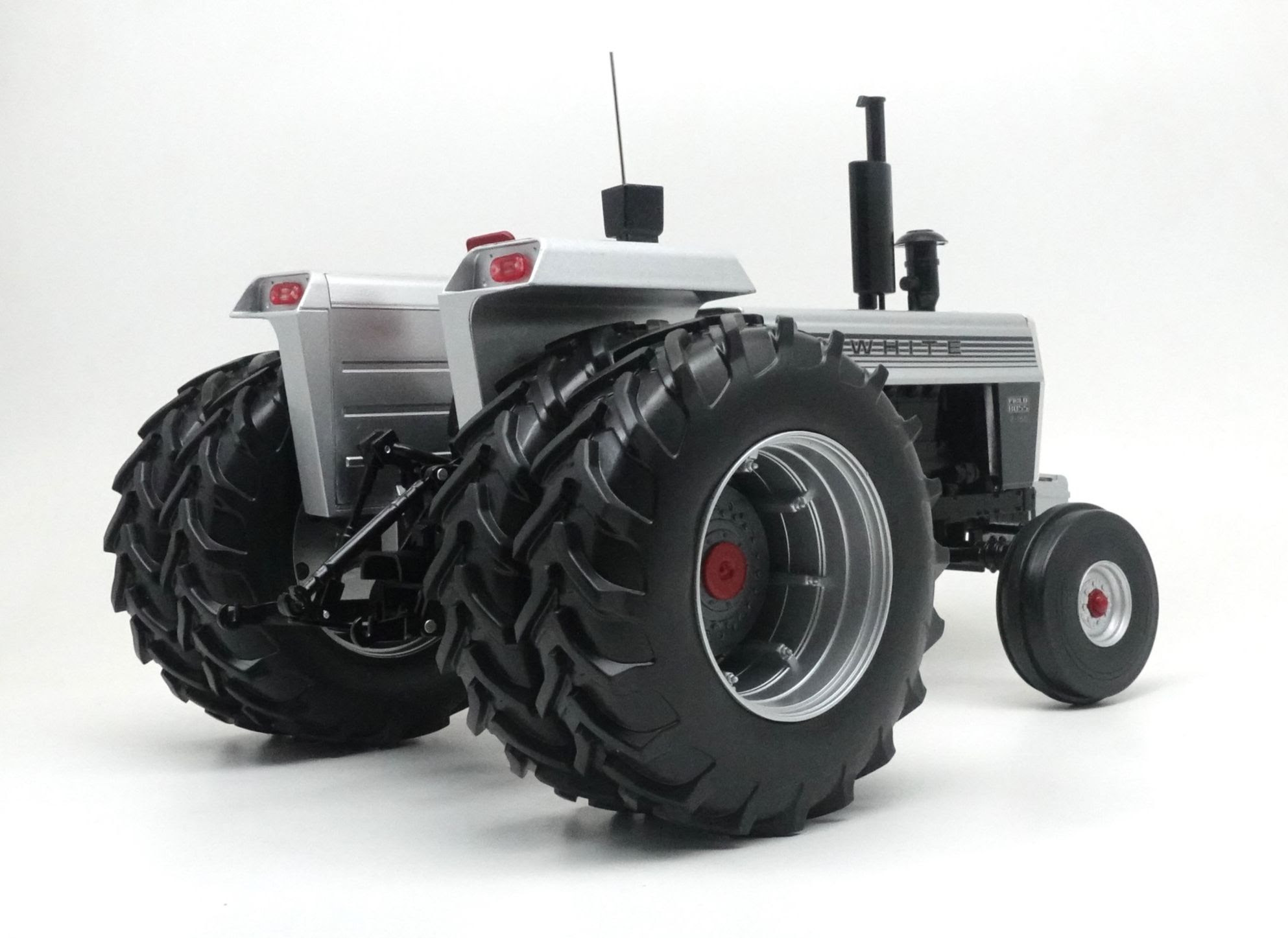 1/16 White 2-150 Open Station Tractor With Duals, 2025 Summer Toy Show ...