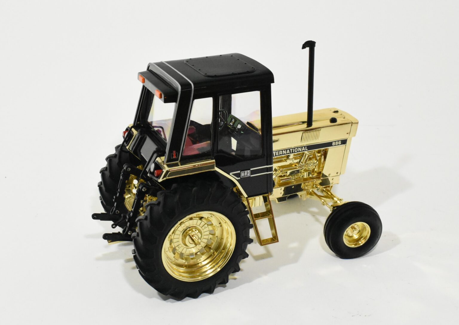 1/16 International Harvester 886 Tractor, 2018 Toy Farmer Gold Chase ...