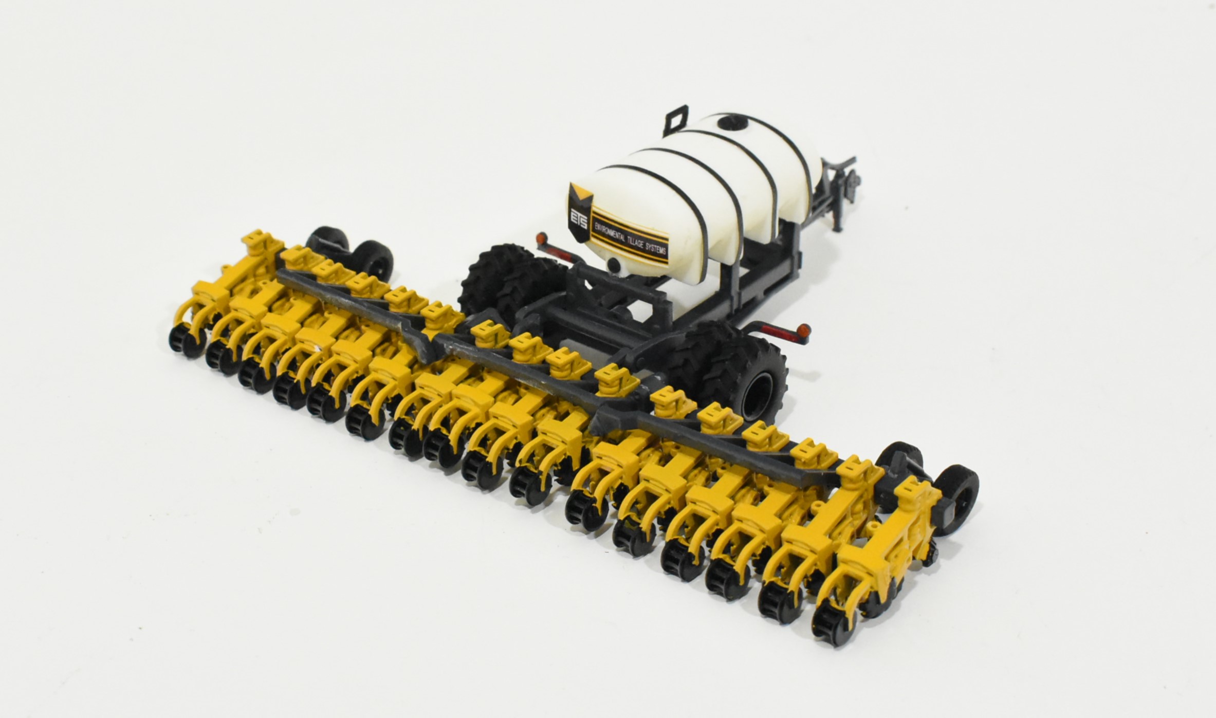 1/64 Soil Warrior Tillage System With Liquid Tank - Dalton's Farm Toys