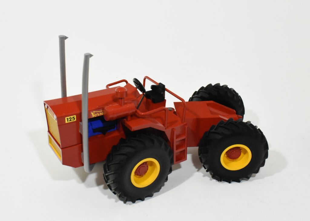 1/16 Versatile 125 Tractor Without Cab - Dalton's Farm Toys