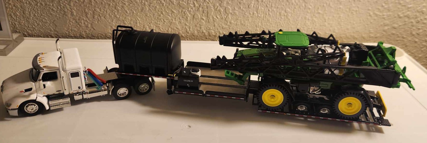 1/64 Road Runner Model 4000 Sprayer Trailer - Dalton's Farm Toys