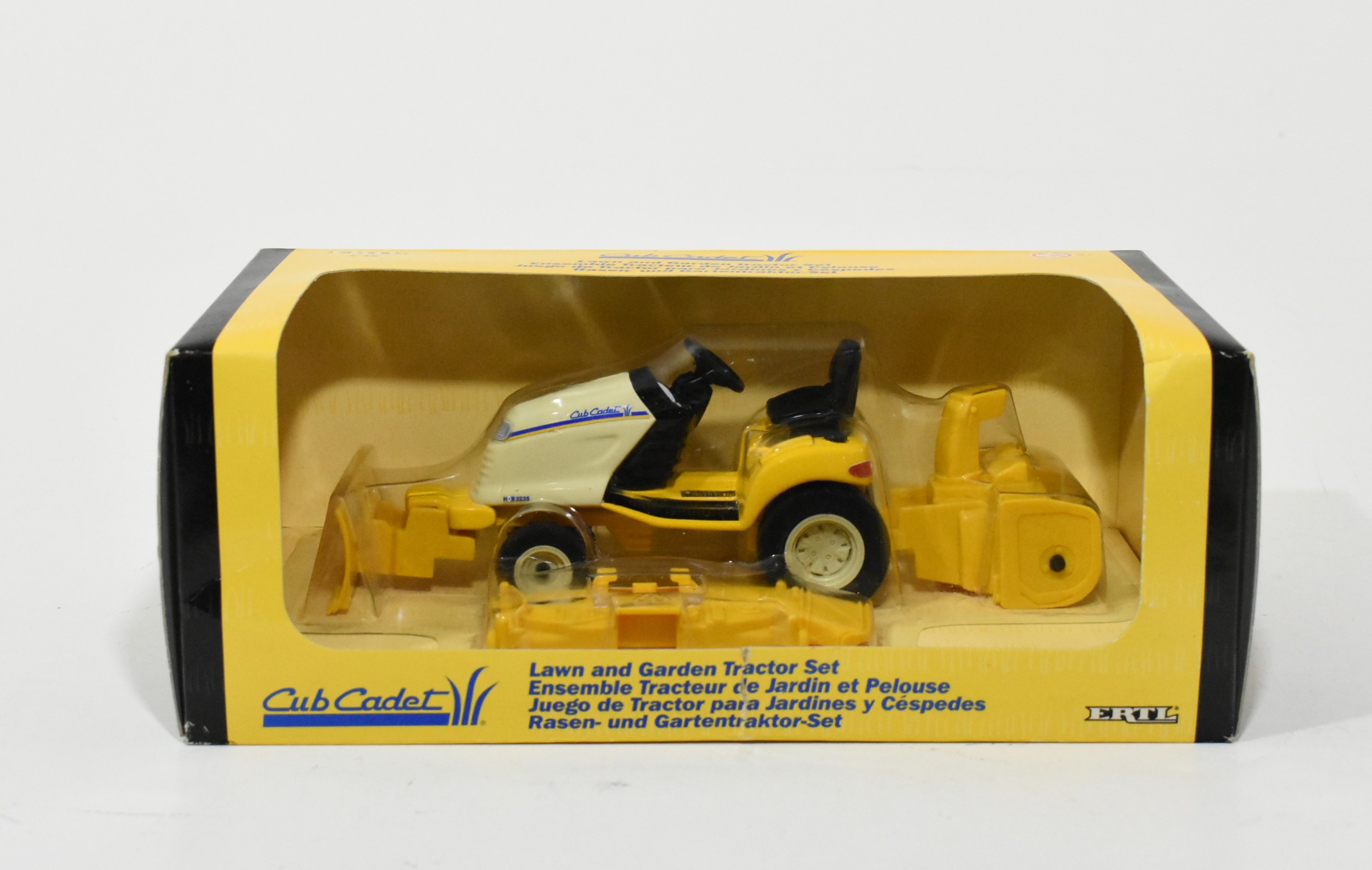 1/16 Cub Cadet 3235 Lawn Tractor with Blade, Snowblower, and Mowing ...