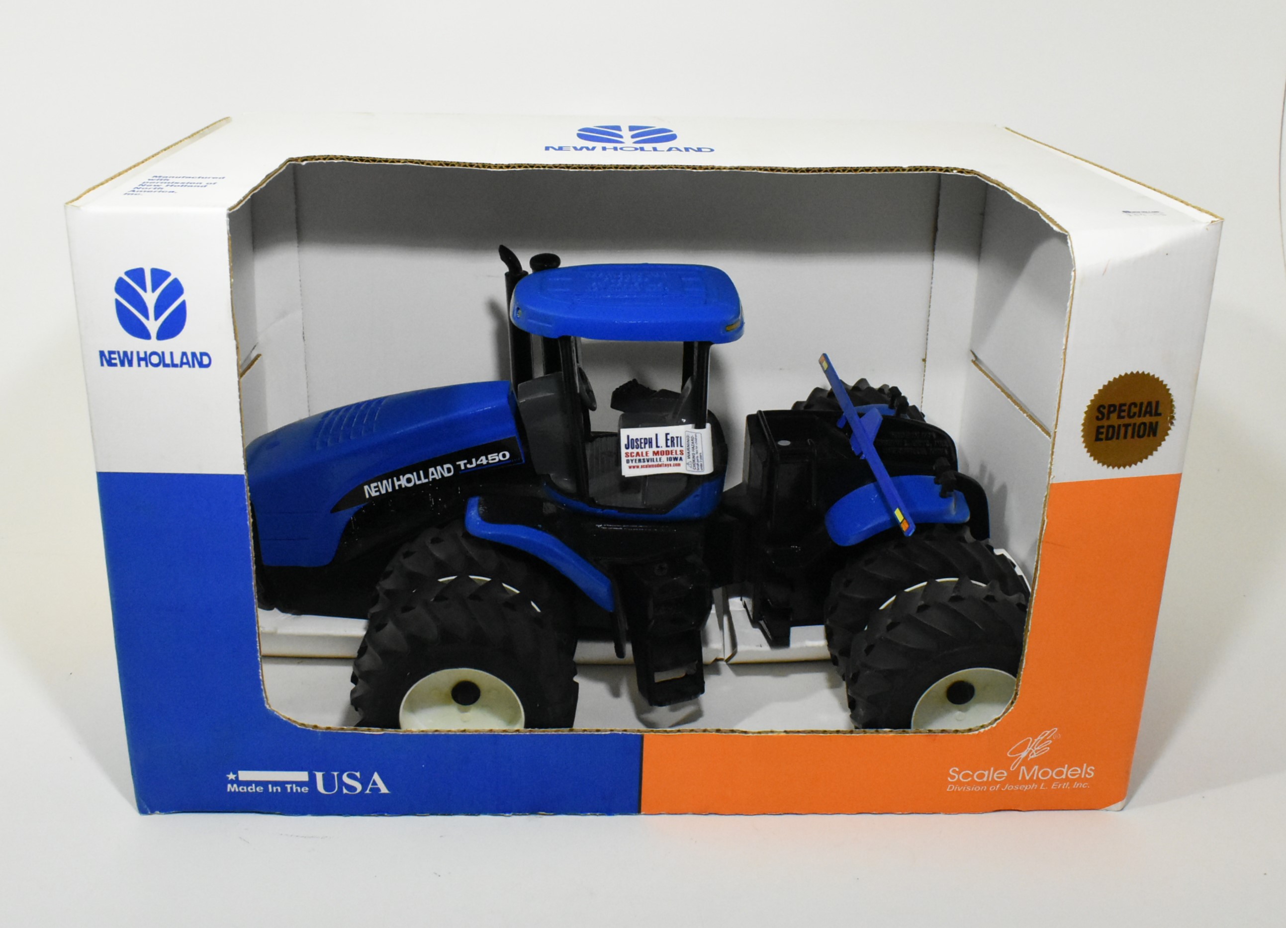 1/16 New Holland TJ450 4WD Tractor With Wide Duals - Dalton's Farm Toys