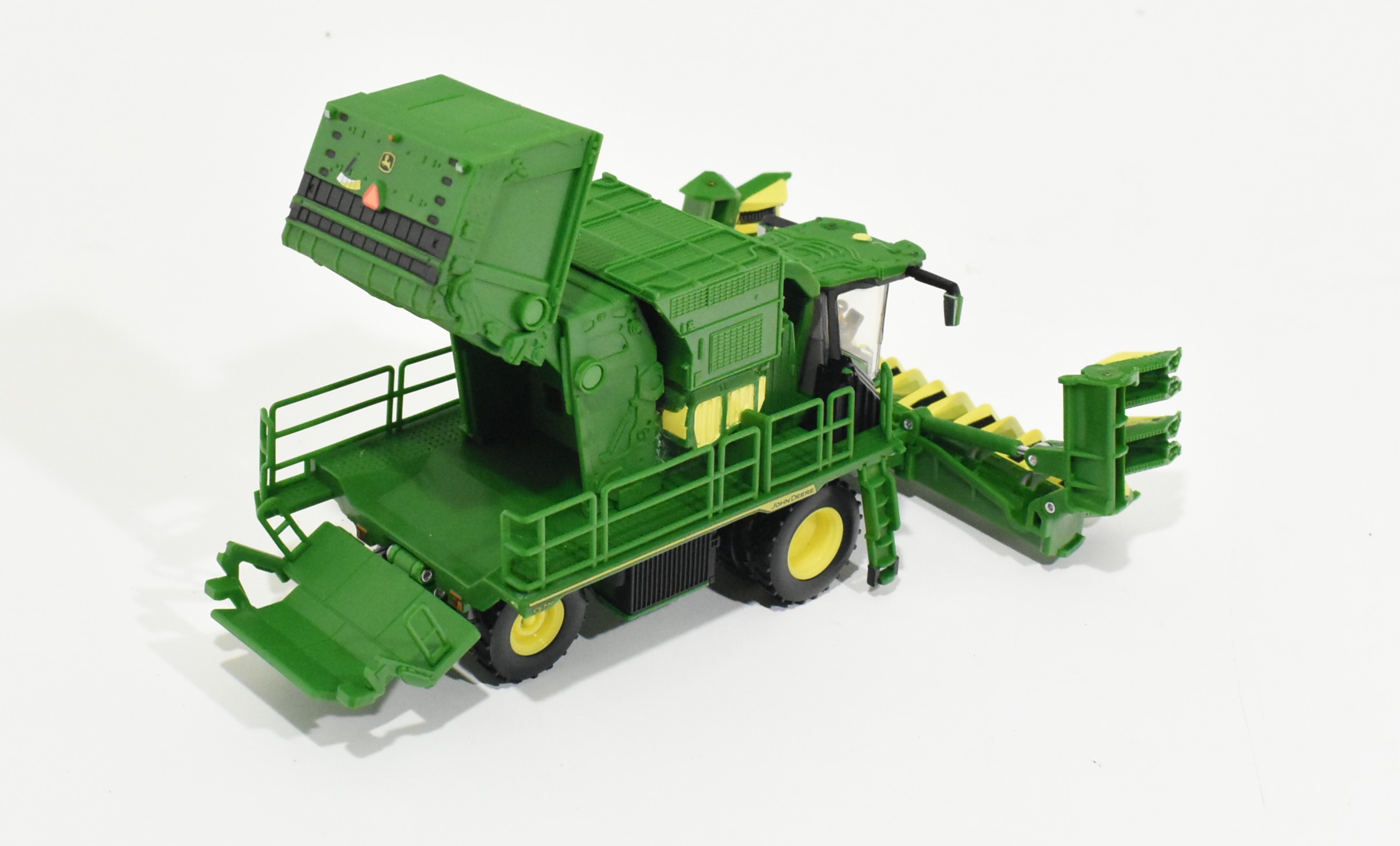 1/64 John Deere CS770 Cotton Stripper With Folding Head - Dalton's Farm Toys