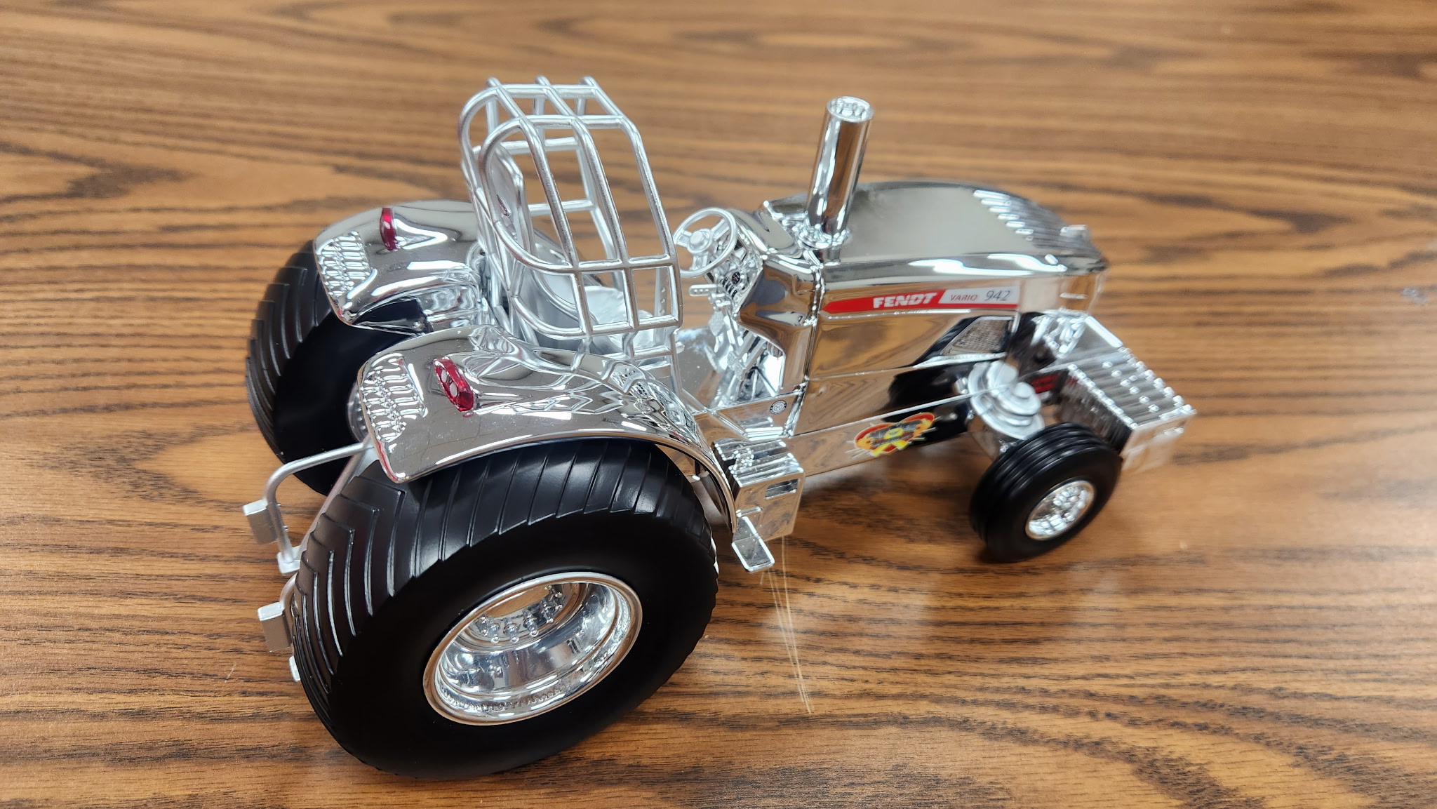 1/16 Fendt 942 Pulling Tractor, Chrome - Dalton's Farm Toys