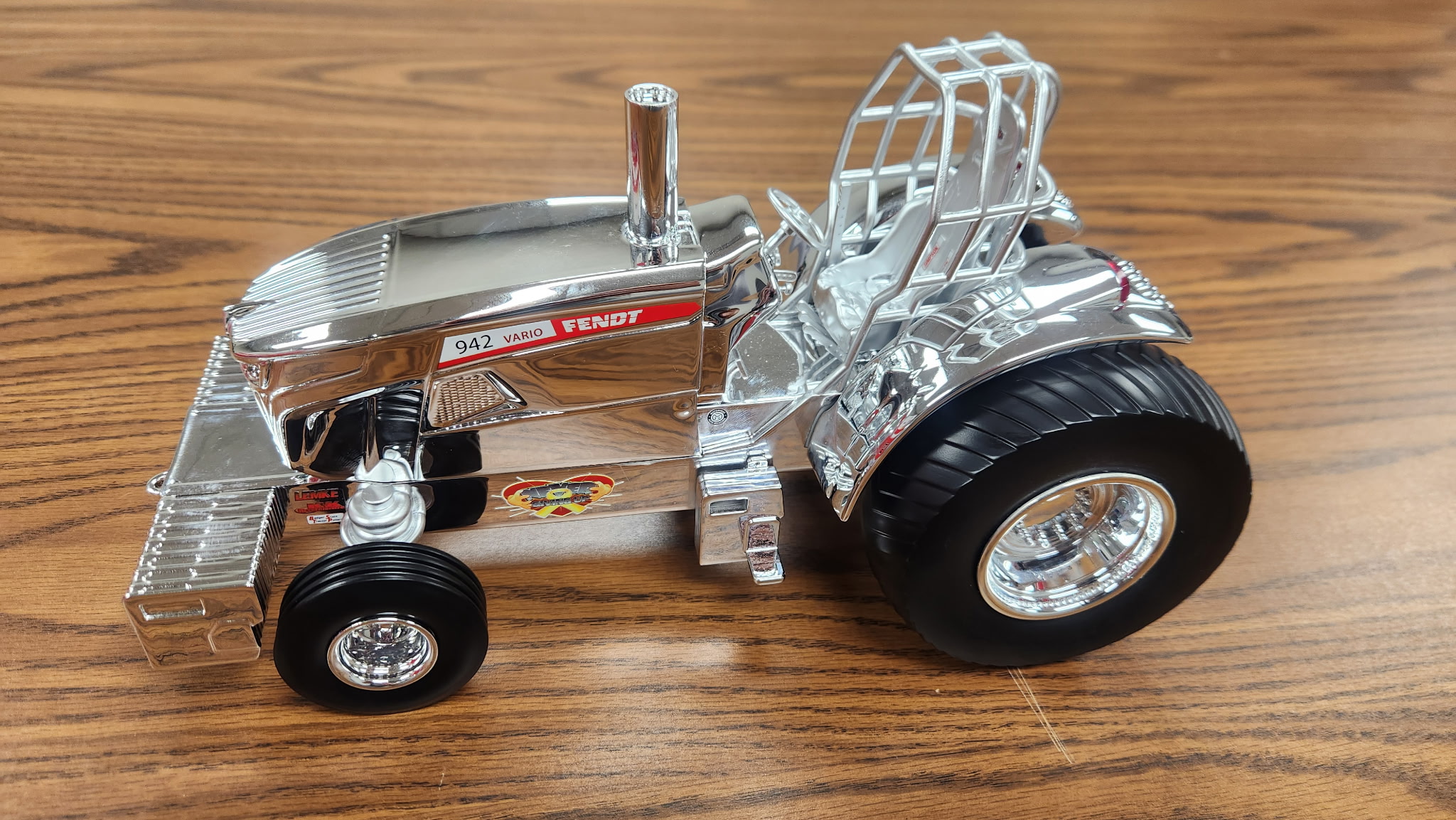 1/16 Fendt 942 Pulling Tractor, Chrome - Dalton's Farm Toys