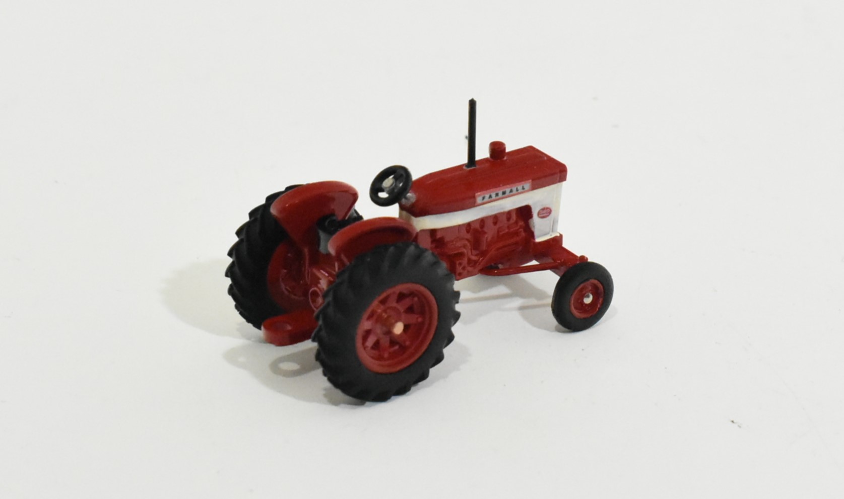 1/64 International Harvester Farmall 340 Tractor With Wide Front - Dalton's Farm Toys
