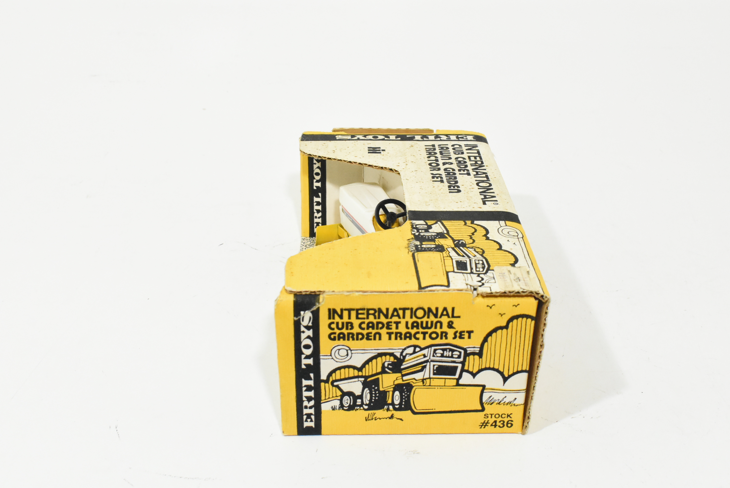 Vintage 1/16 Cub Cadet 1650 Lawn & Garden Tractor Set With Cart ...