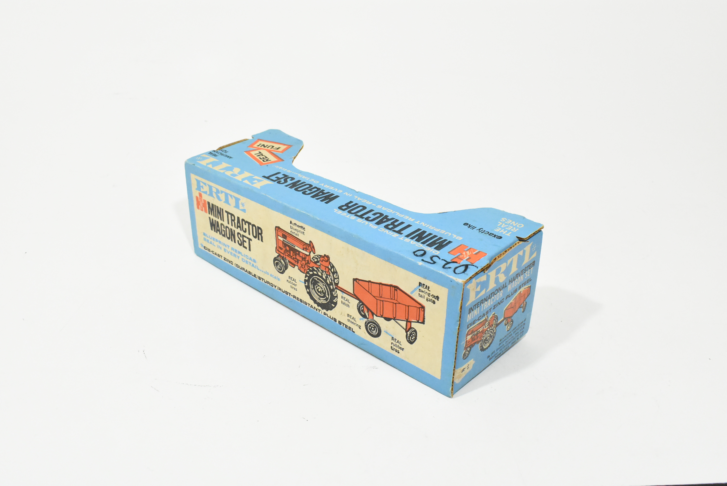 Vintage 1/32 International Harvester 656 Tractor & Wagon Set In Blue ...