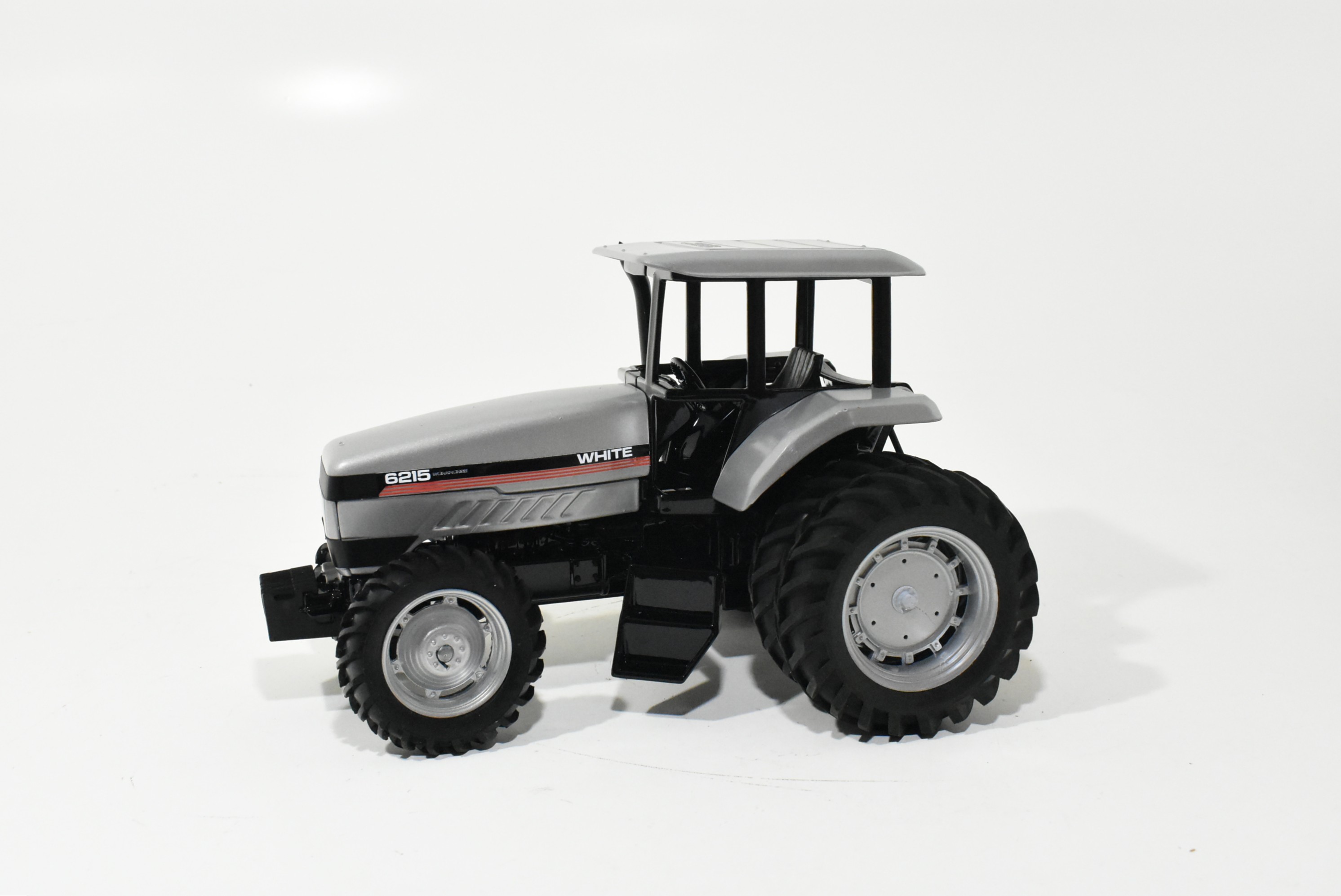 1/16 White 6215 Tractor With Front Wheel Assist & Duals, 1994 North ...